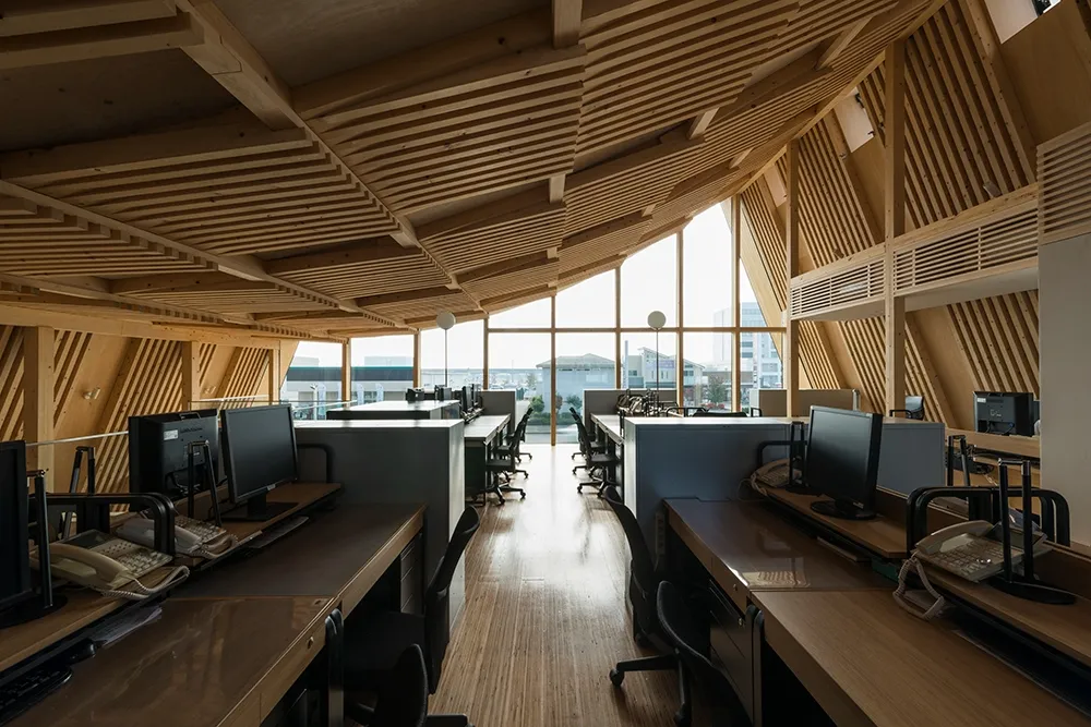 木造建築の可能性を拡げるAQ Group純木造8階建て本社ビル 「木材活用コンクール優秀賞」受賞で5つ目のタイトル獲得！ 国内外で高く評価された技術力で、豊かな暮らしと地球環境に貢献｜AQ ...